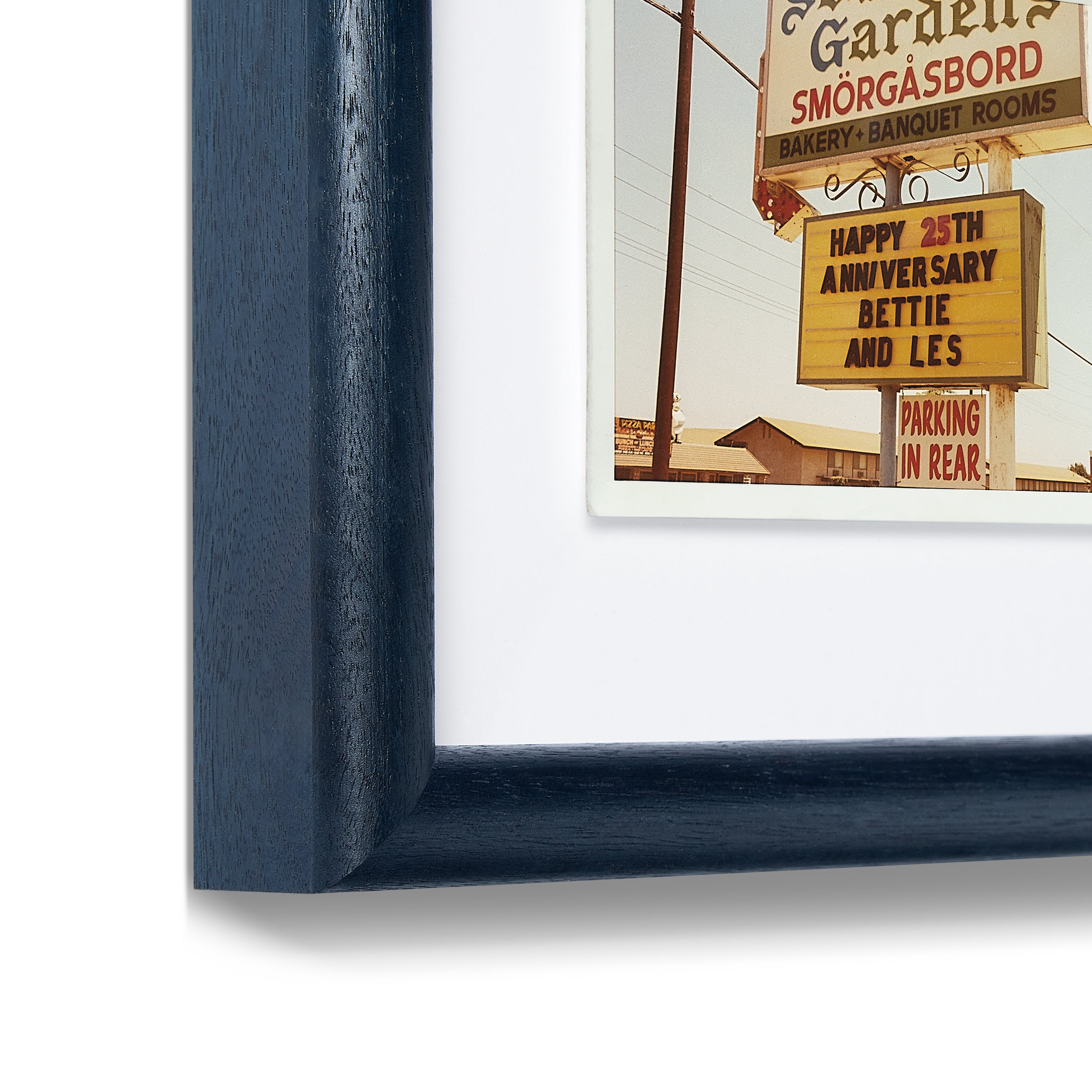 Indigo Walnut Round – Framebridge