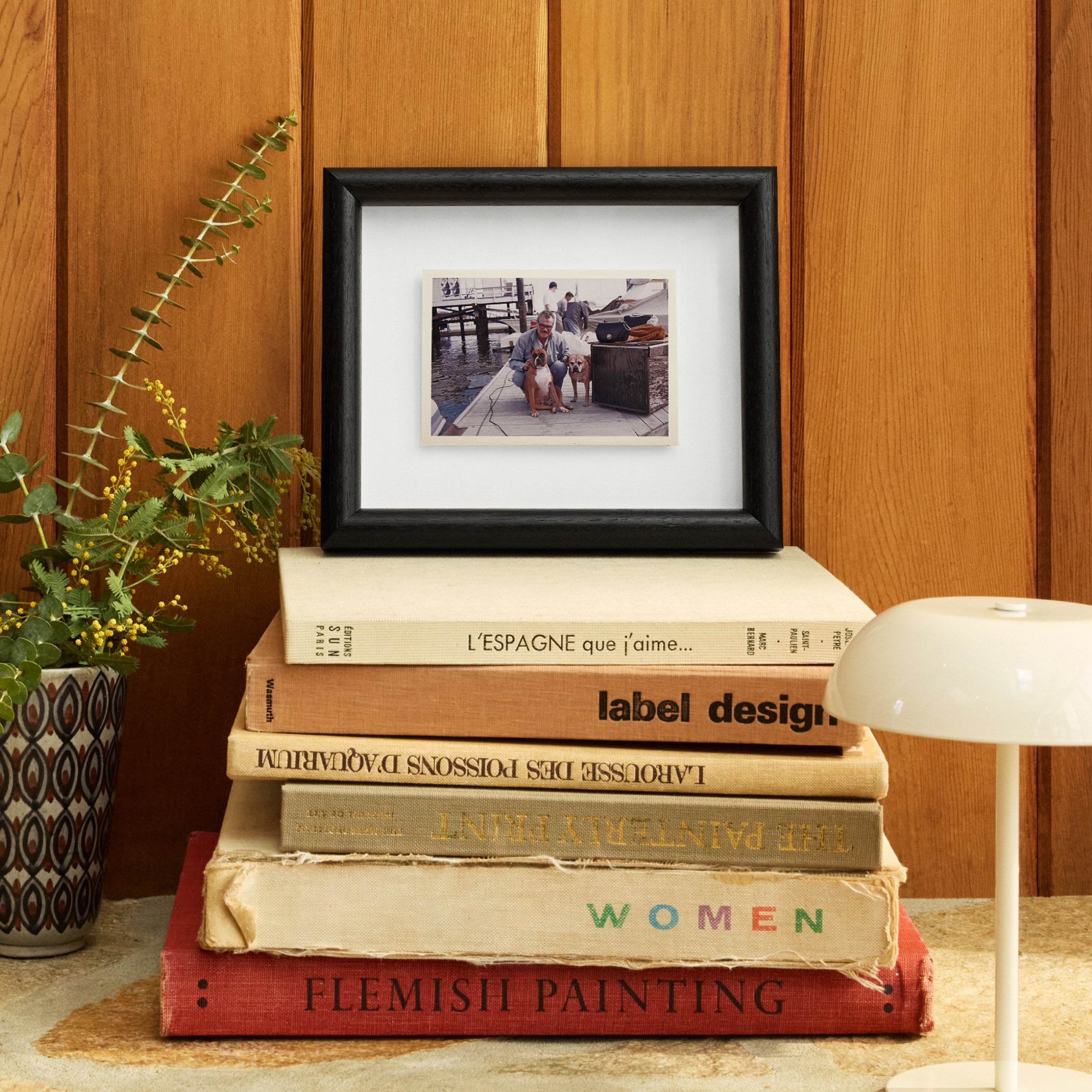 Black Walnut Round – Framebridge