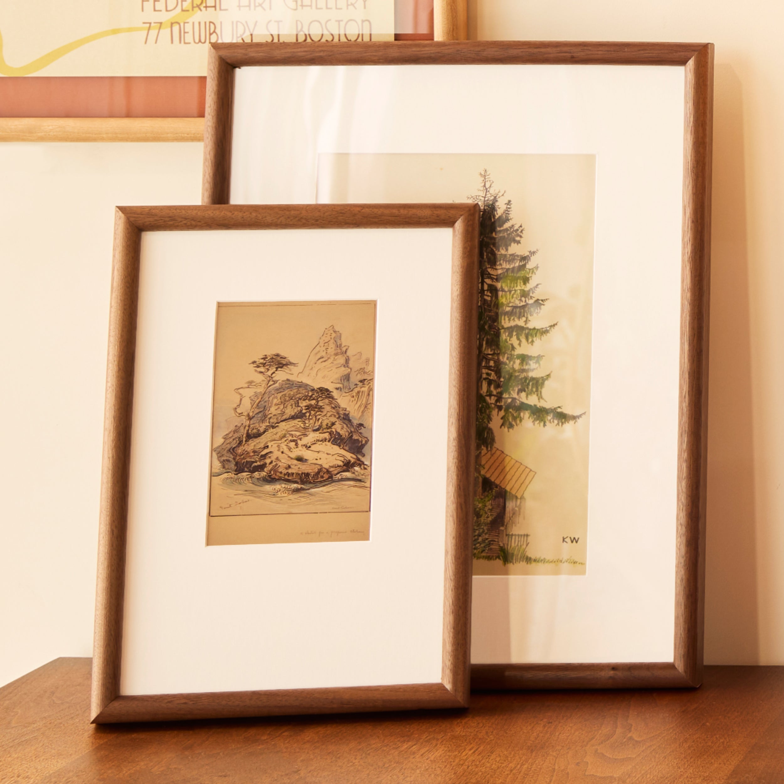 Walnut Round with Bottom Weighted Mat – Framebridge