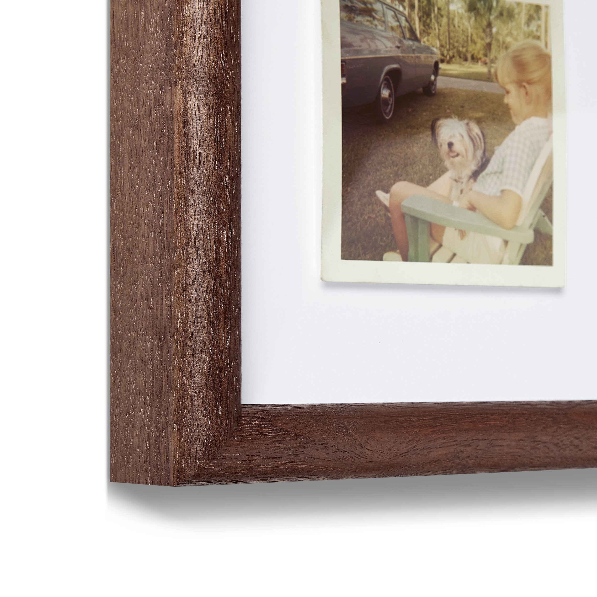 Walnut Round – Framebridge