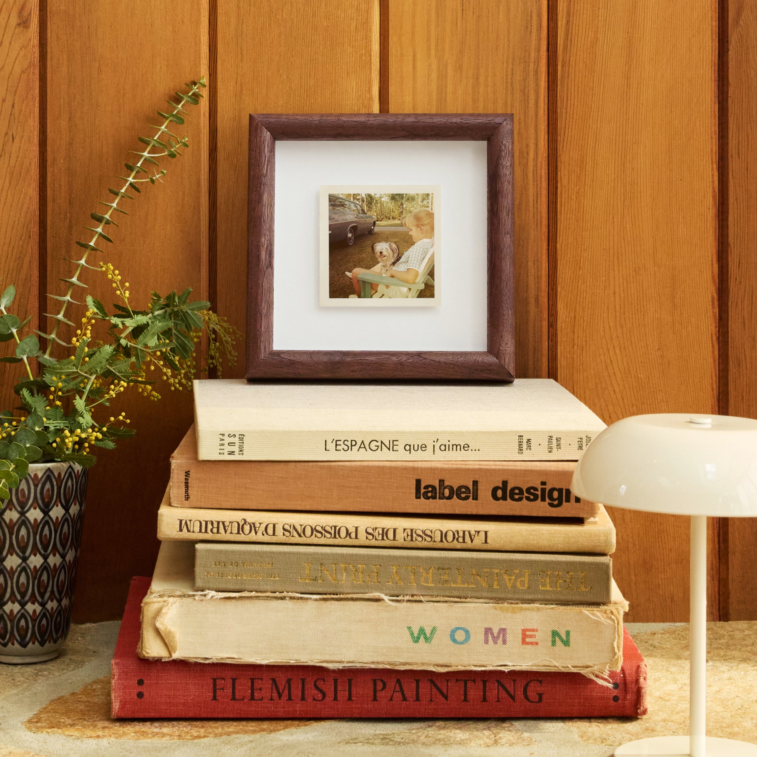 Walnut Round – Framebridge