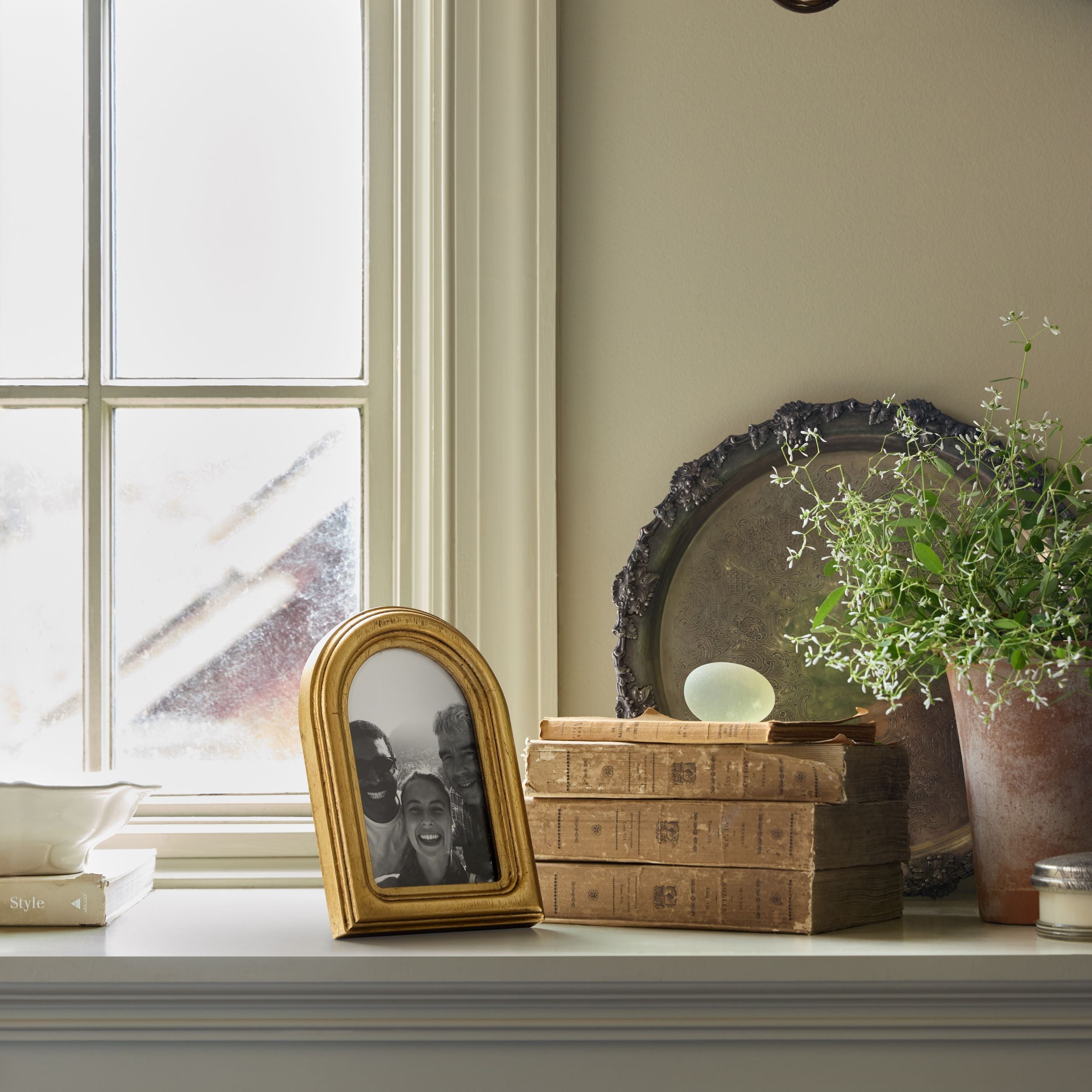 Antiqued Arch Tabletop Frame – Gold – Framebridge